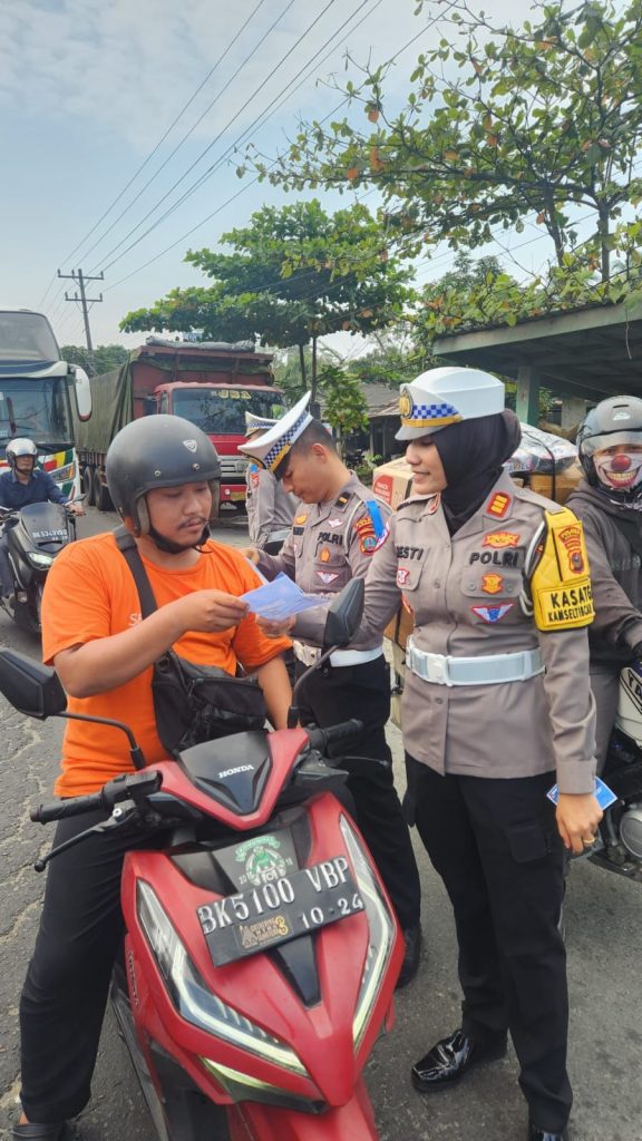 Untuk Meningkatkan Kesadaran Masyarakat Terhadap Keselamatan Berlalu Lintas, Satlantas Polres ...